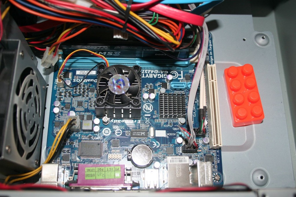 DIY – Wirless Router and NAS: Hardware bits at Samuel Jacob's Weblog